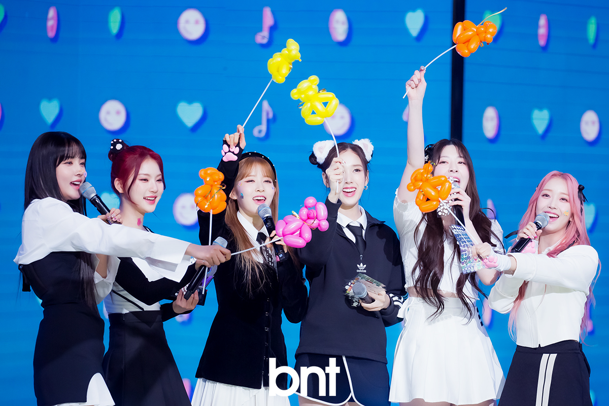 [bnt포토] 스테이씨 '스윗(SWITH) 여러분 덕분에 1등했어요' | bnt뉴스