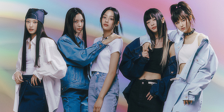 오아이오아이, 뉴진스와 함께한 23 SS 데님 화보 공개 | bnt뉴스