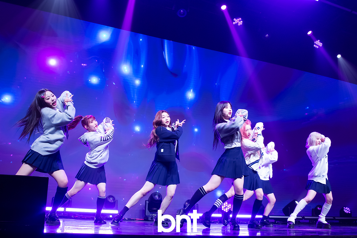 [bnt포토] 빌리 '샤랄랄라, 날아갈듯이' | bnt뉴스