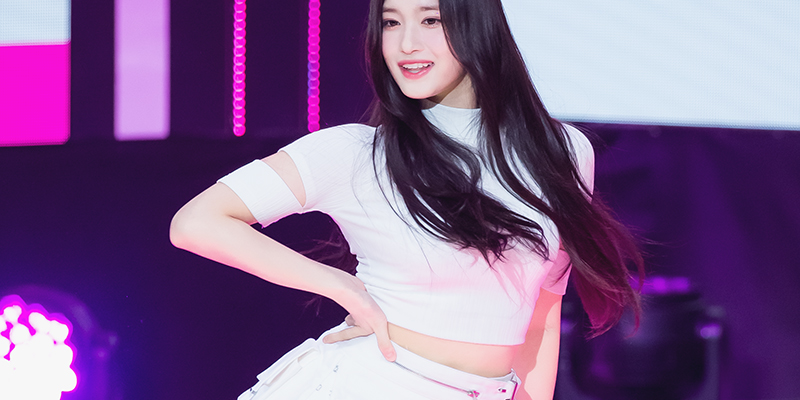 [bnt포토] 아이브 이서 '참 예뻐요 도장 쾅쾅쾅' | bnt뉴스