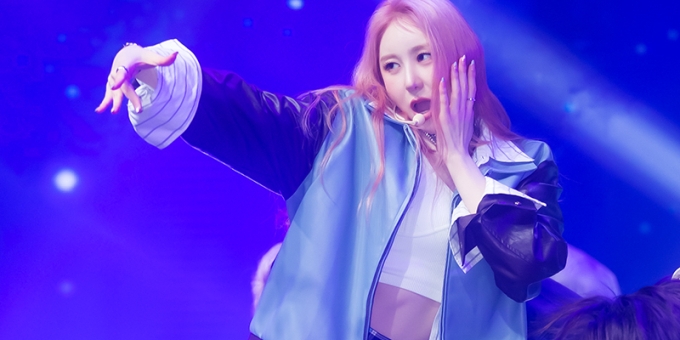 이채연, 타이틀곡 ‘KNOCK’ 무서운 기세로 차트 정주행! 제대로 터졌다 | bnt뉴스