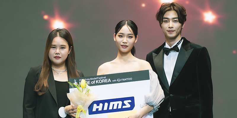 [bnt포토] '기념촬영하는 힘스 상 김하늘'(페이스 오브 코리아) | bnt뉴스