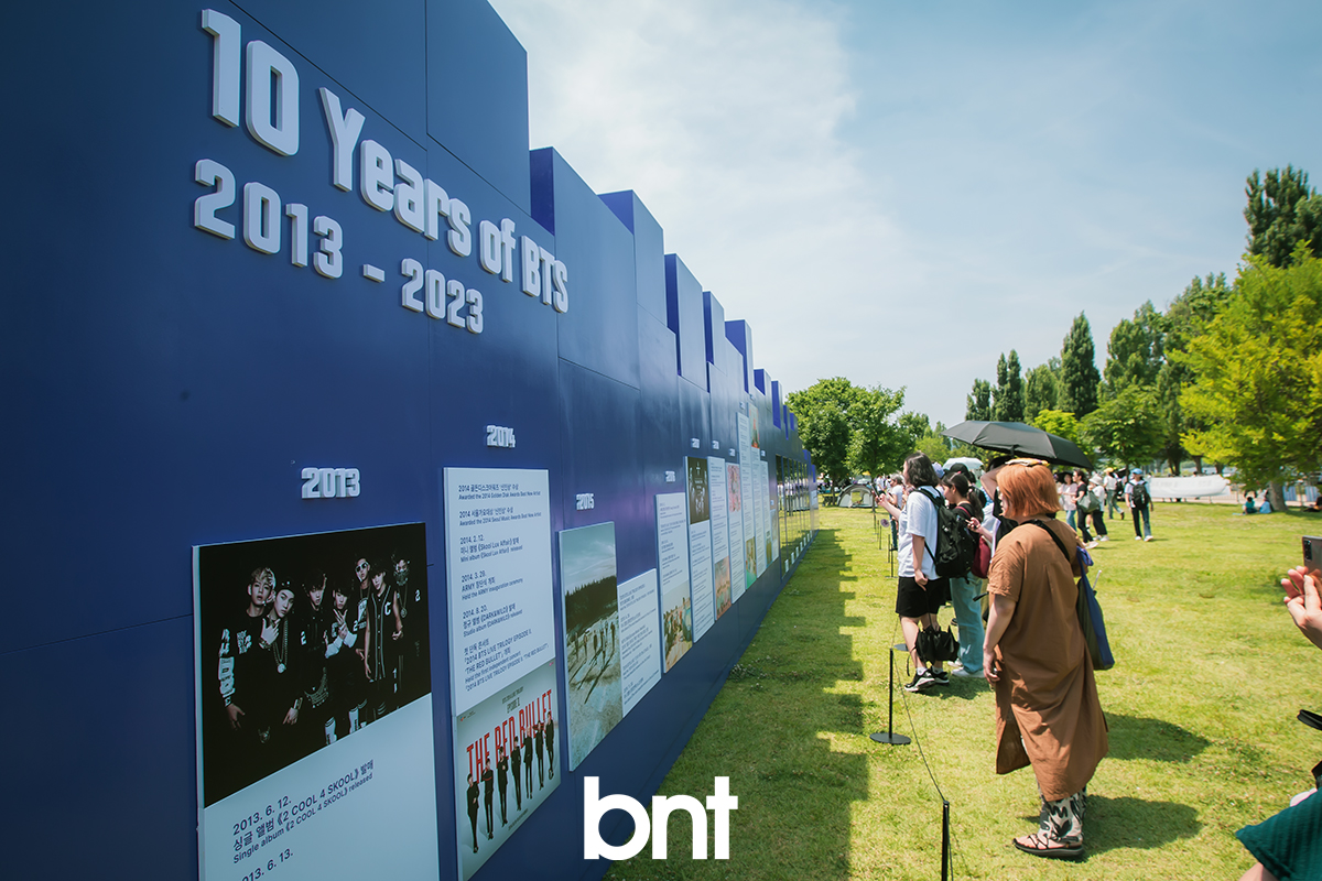 [bnt포토+] 'BTS 히스토리만큼 긴 관람객들 줄'(2023 BTS FESTA) | bnt뉴스