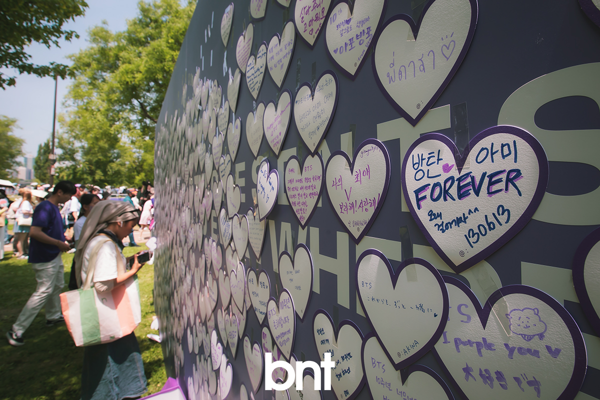 [bnt포토+] '아미들이 BTS에게 마음을 전하는 법'(2023 BTS FESTA) | bnt뉴스