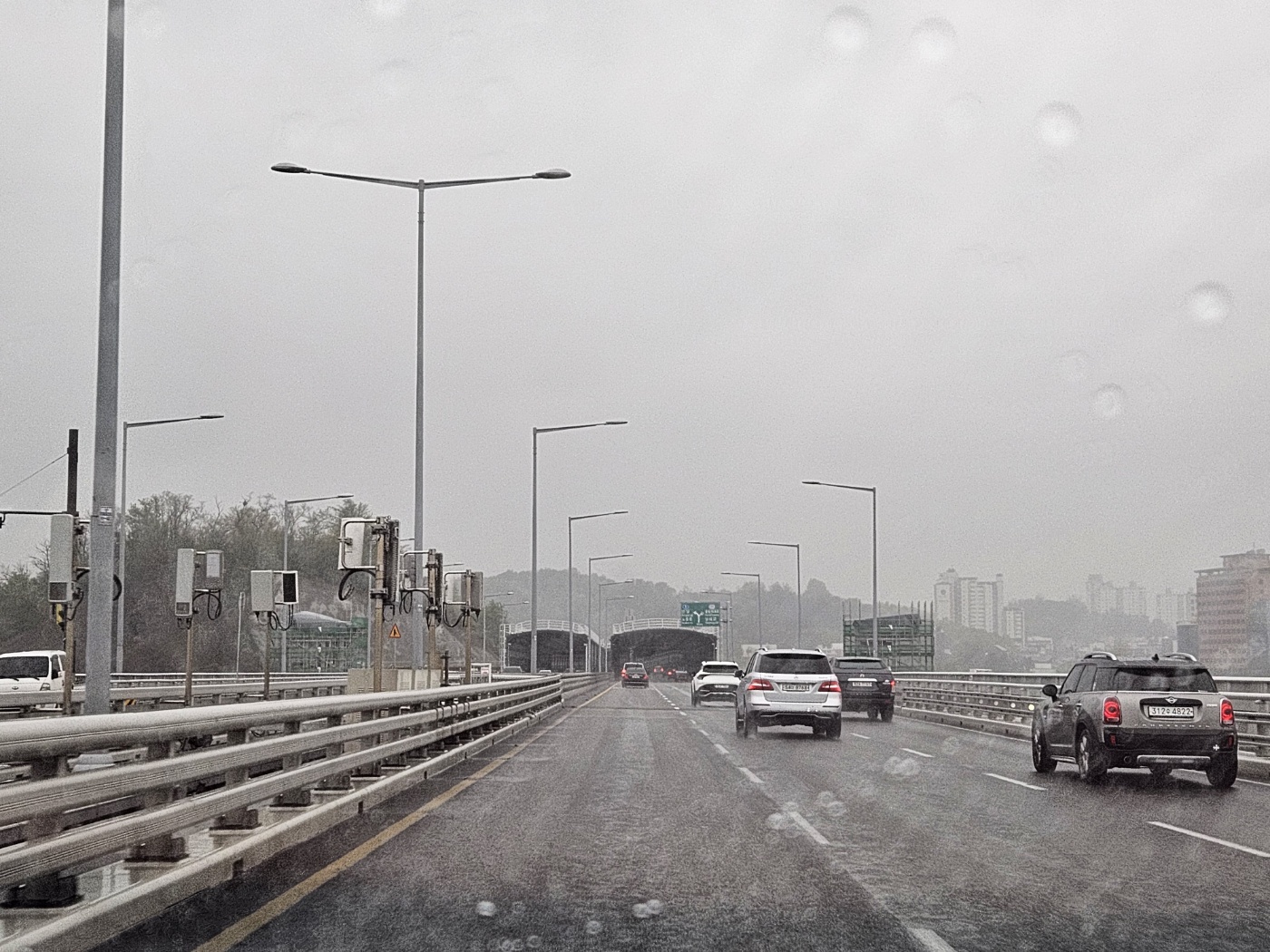 내일날씨, 전국 다시 장마 시작... 낮부터 60mm 물폭탄 | bnt뉴스