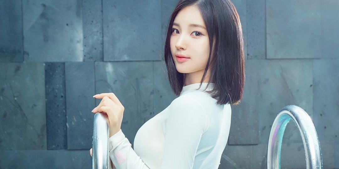 “AI 모델 아니야?” 앨리스 소희, 넘사벽 뒷태 래쉬가드 착샷 공개 | bnt뉴스