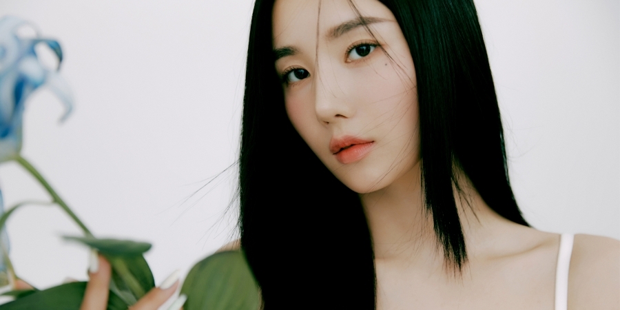 권은비, ‘The Flash’ 새 콘셉트 포토 공개... 청순 甲 미모 ‘반전 매력’ | bnt뉴스