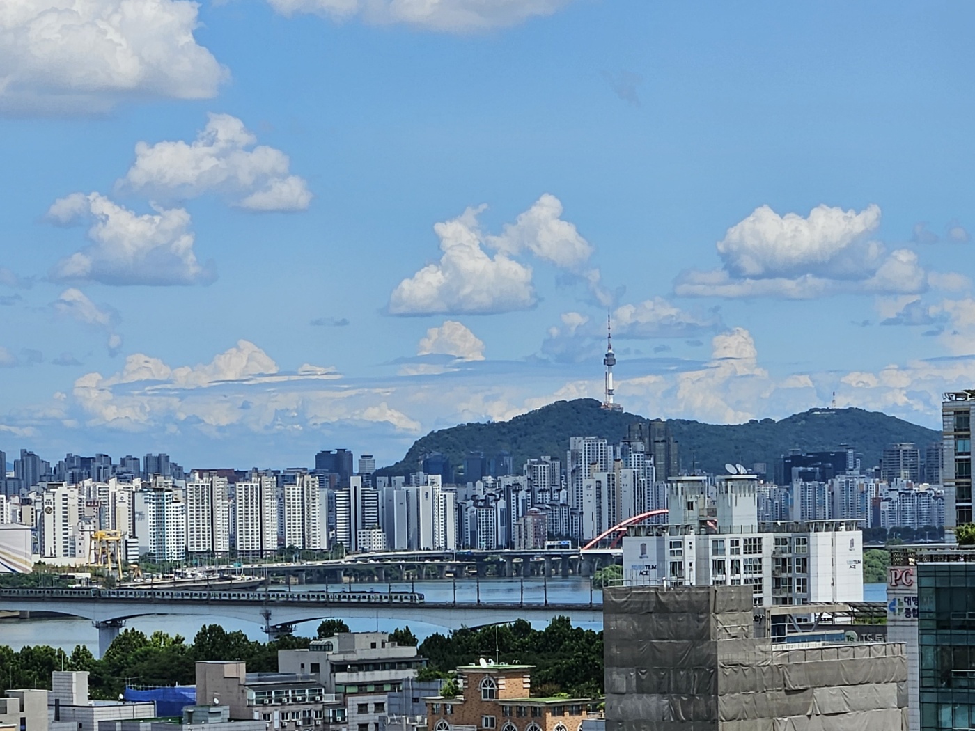 오늘날씨, 하늘 높고 선선한 가을...내일도 중부 일교차 15도 내외 | bnt뉴스