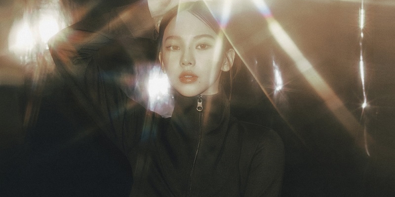 카리나 패션 화보, 귀걸이만한 얼굴 크기… ‘소두 인증’ | bnt뉴스