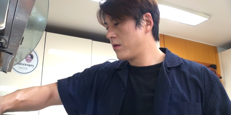 ‘편스토랑’ 류수영, 스태프 위해 돼지등뼈 20kg 삶았다! 대용량 감자탕 대접 | bnt뉴스