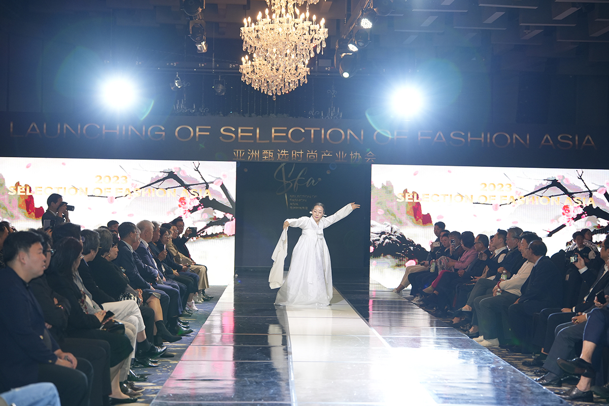 탄쵸 SFA 패션쇼, 살풀이 이영란 교수의 퍼포먼스 | bnt뉴스