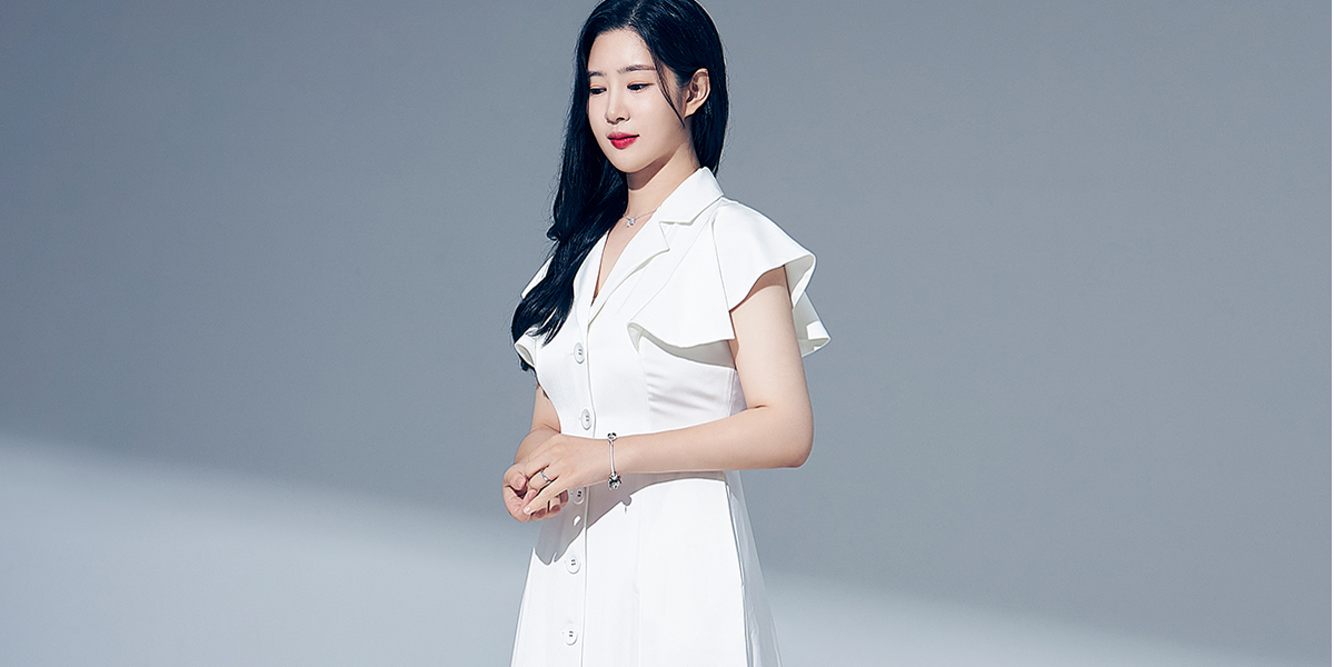 [화보] 챠샤맘 허세령, 화이트 원피스로 뽐낸 청순함 | bnt뉴스