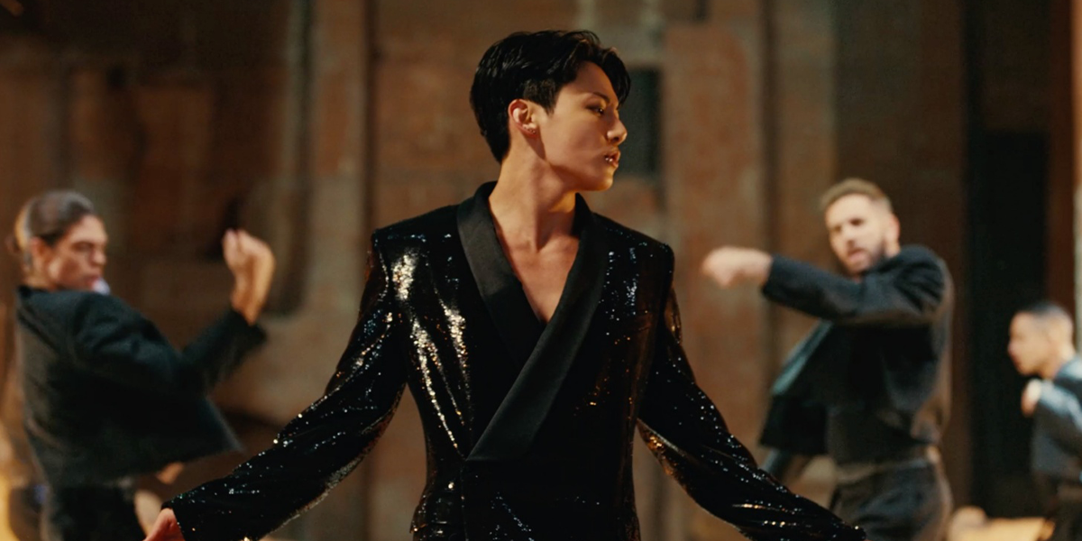 BTS 정국, ‘Standing Next to You’ 퍼포먼스 MV 공개 | bnt뉴스