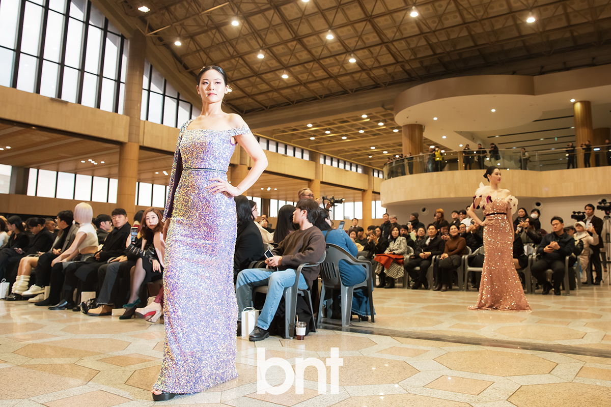 [B포토+] '김포국제공항 화려하게 수놓은 박선영 디자이너 패션쇼'(K365패션쇼) | bnt뉴스
