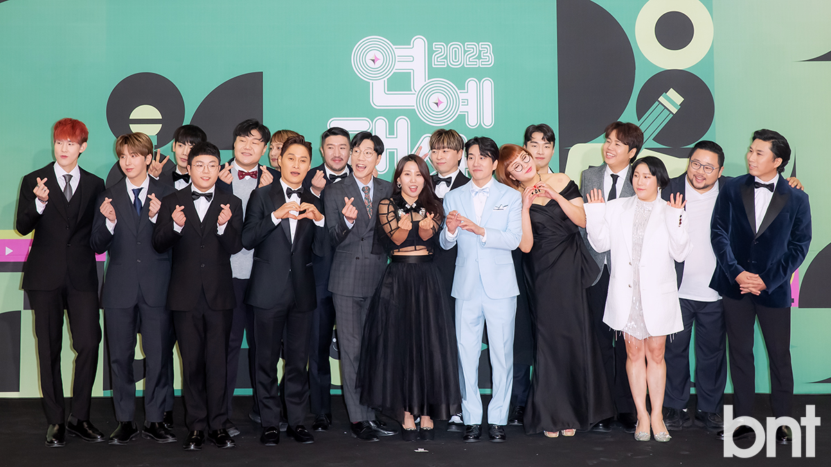 [포토] '베스트 팀워크상' 수상한 '개그콘서트'(KBS 연예대상) | bnt뉴스