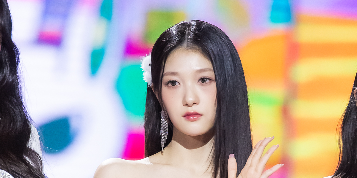 [포토] 프로미스나인 이서연 '음색여신의 손인사'(sbs가요대전) | bnt뉴스