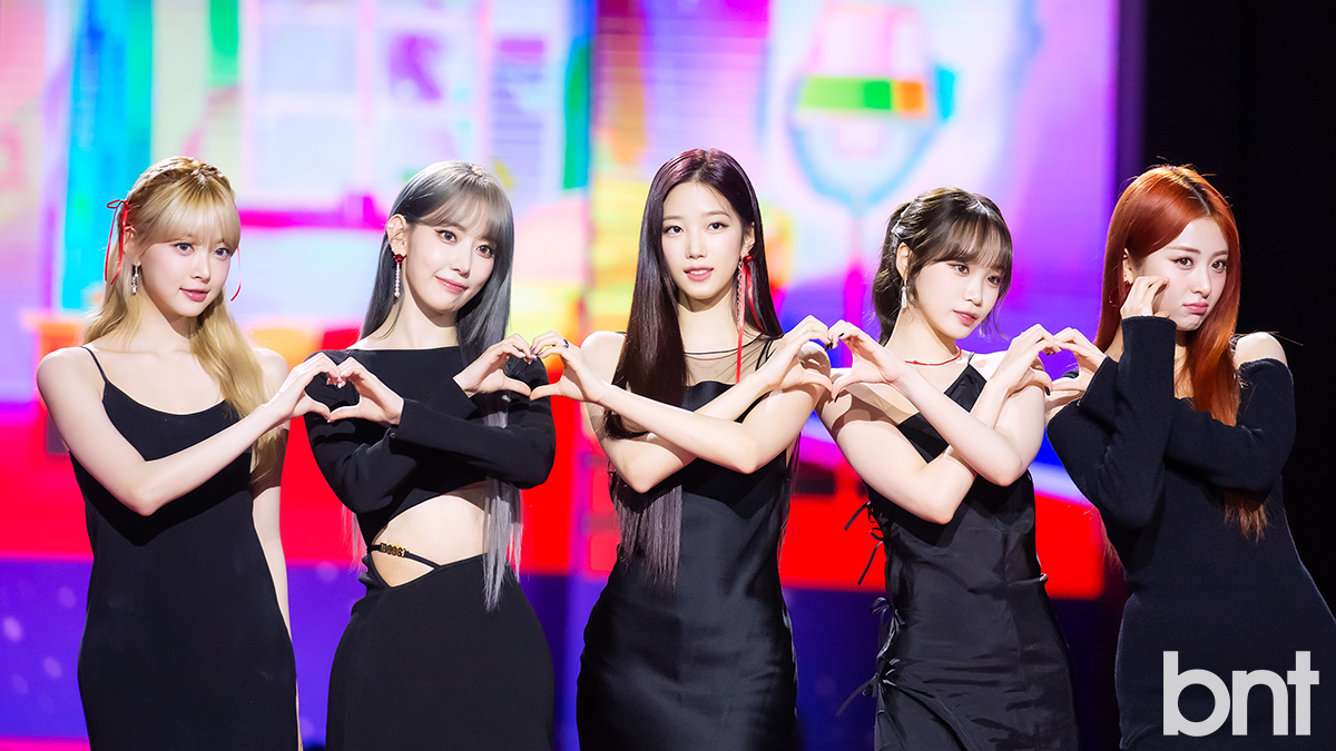 [포토] 르세라핌 '하트 어셈블'(sbs가요대전) | bnt뉴스