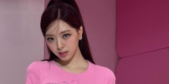 유나, 콜라병 몸매+여신 미모… ‘믿기지 않는 바비돌 바이브’ | bnt뉴스