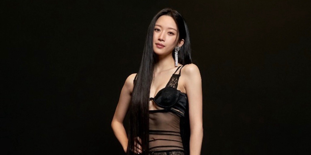 문가영, 파격 전신 시스루에 호불호 “당당해 vs 민망해” | bnt뉴스