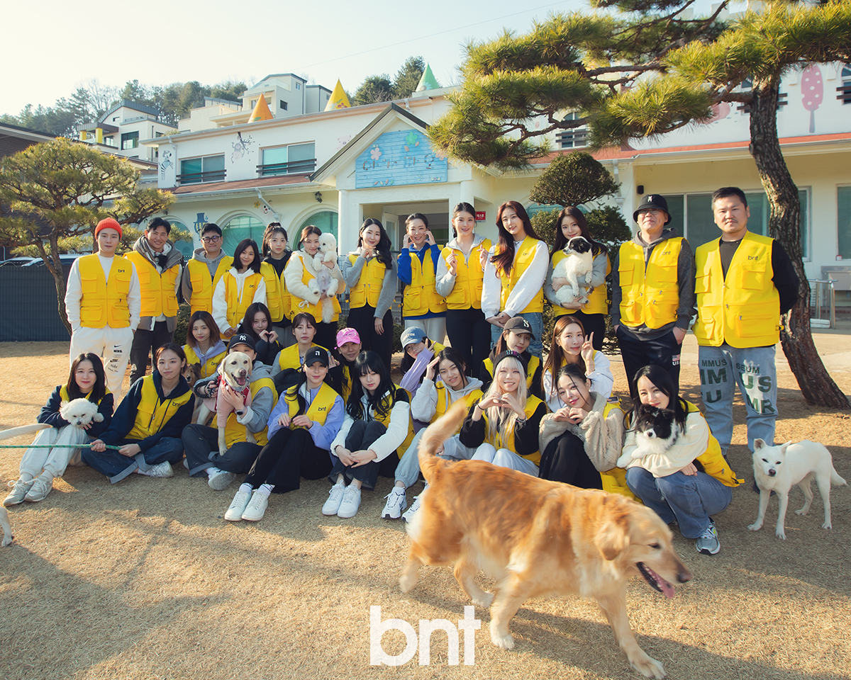 [포토] bnt 봉사단 You&Me(유앤미) '유사천 봉사활동 마치고 기념사진 찰칵' | bnt뉴스