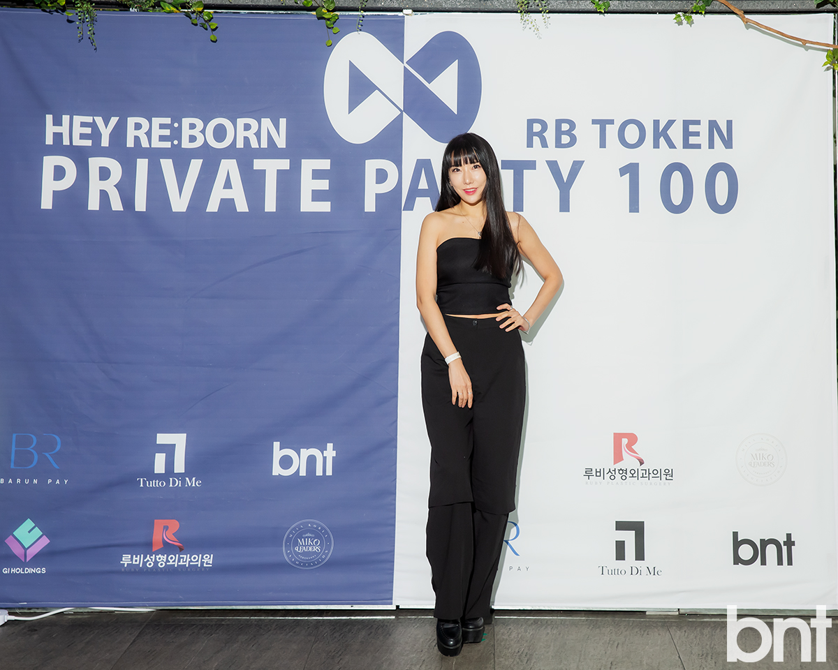 [포토] 가수 정들레 '올블랙의 해맑음'(헤이리본 프라이빗 파티100) | bnt뉴스