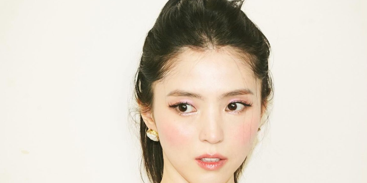 한소희, 류준열과 ‘환승연애 논란‘ 후 SNS 재개... 러블리 비주얼 | bnt뉴스