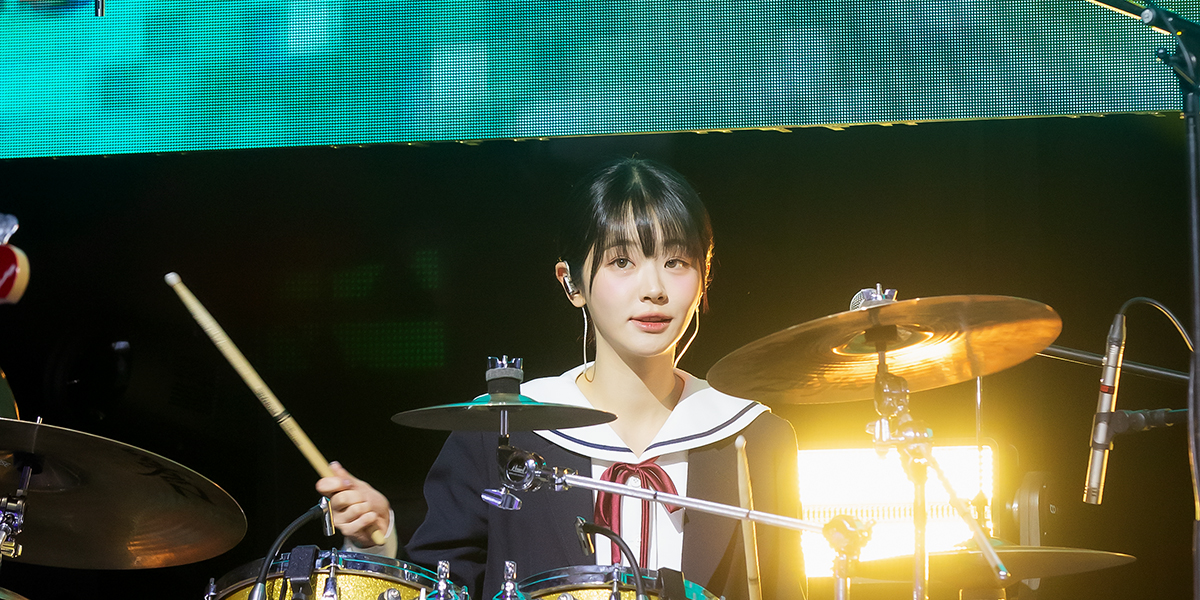 [포토] QWER 쵸단 '두둠칫' | bnt뉴스