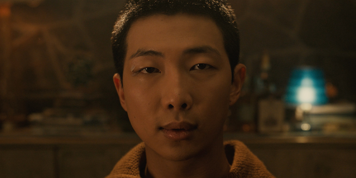 BTS RM, 선공개곡 MV 티저 공개... ‘몽환적 소리·의문의 상처’ | bnt뉴스