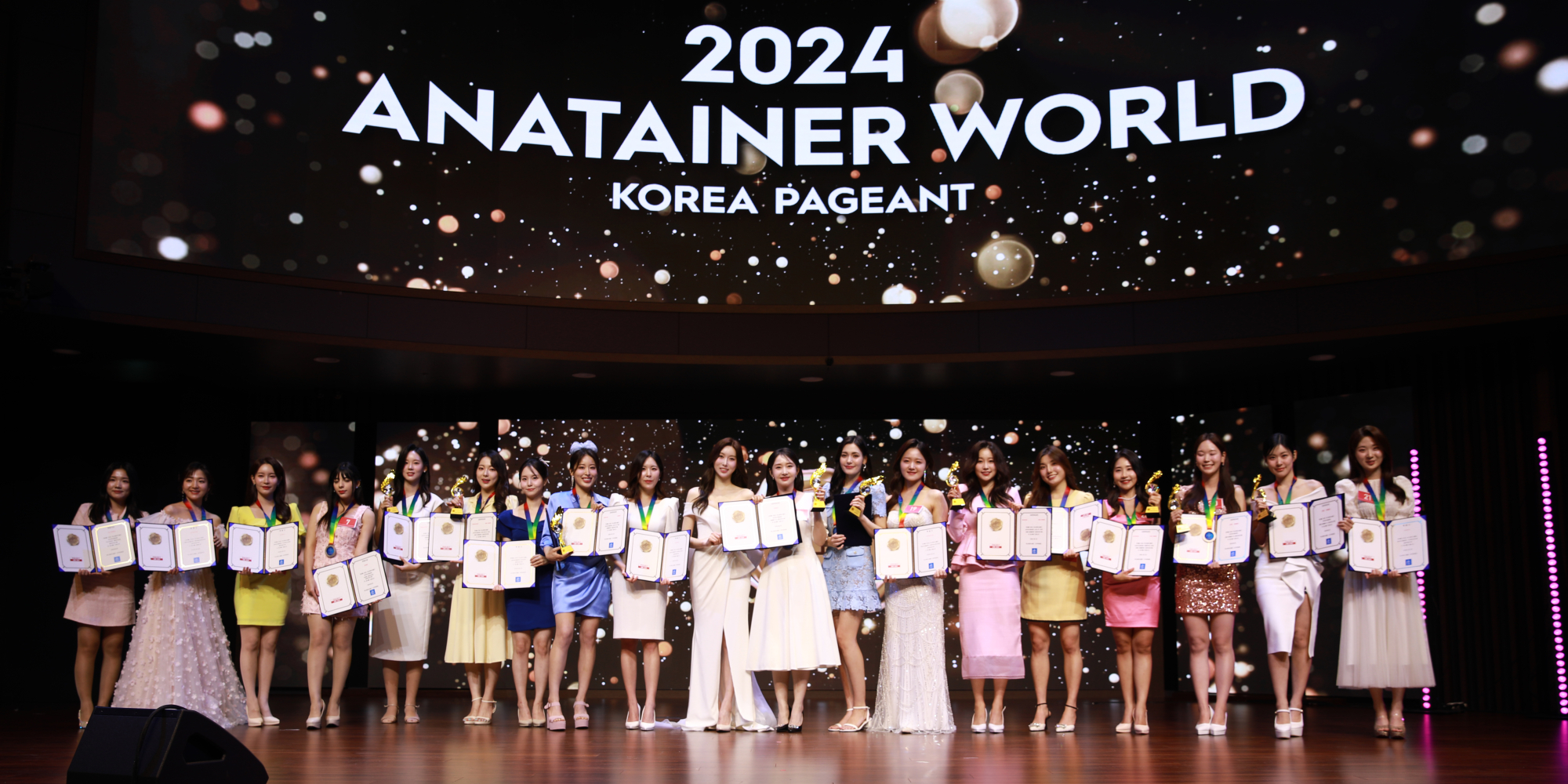 [포토] 2024 아나테이너월드 수상자들 기념 촬영 | bnt뉴스