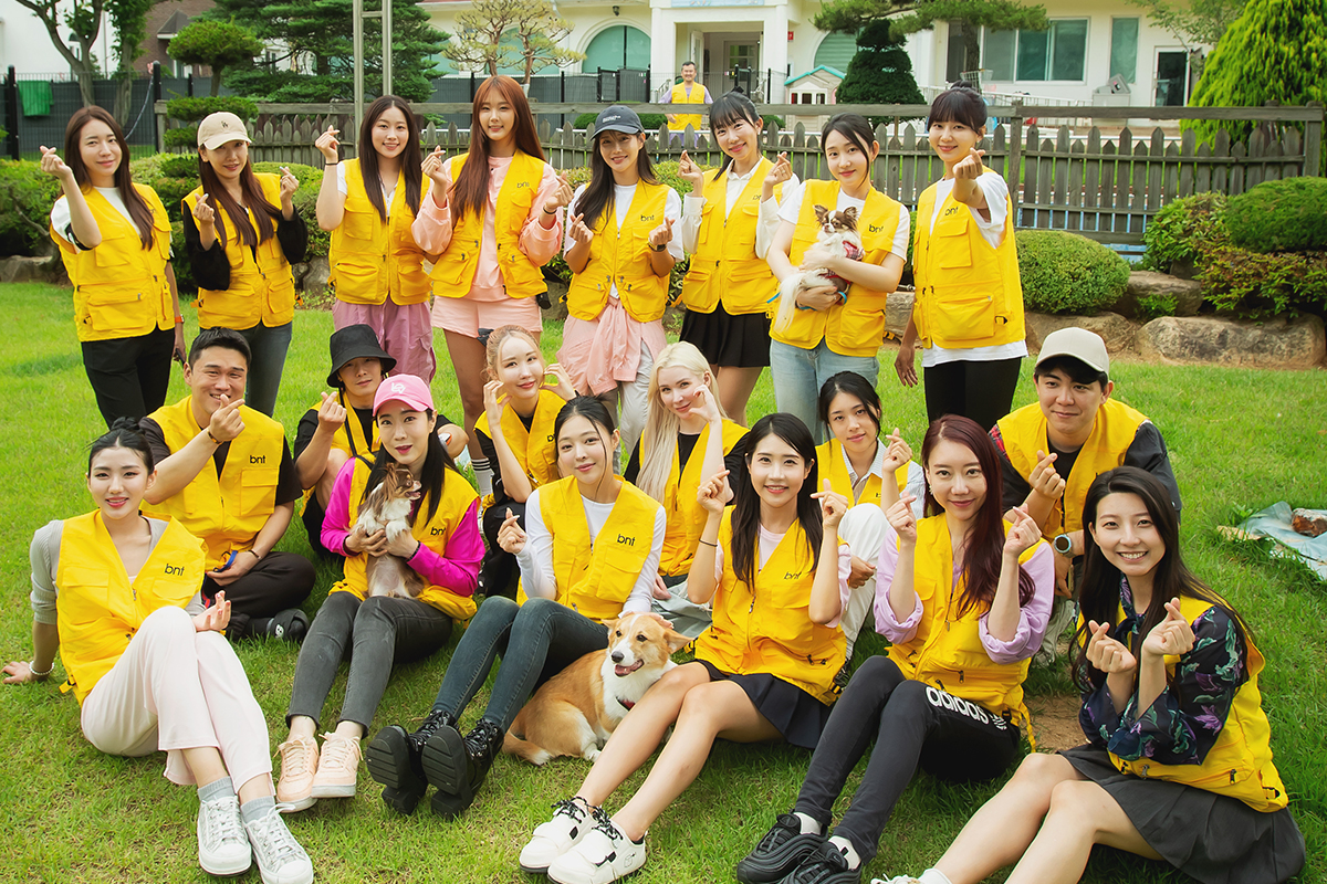 [포토] '유사천 봉사활동 마치고 기념촬영하는 bnt 봉사단 'You&Me(유앤미)'' | bnt뉴스