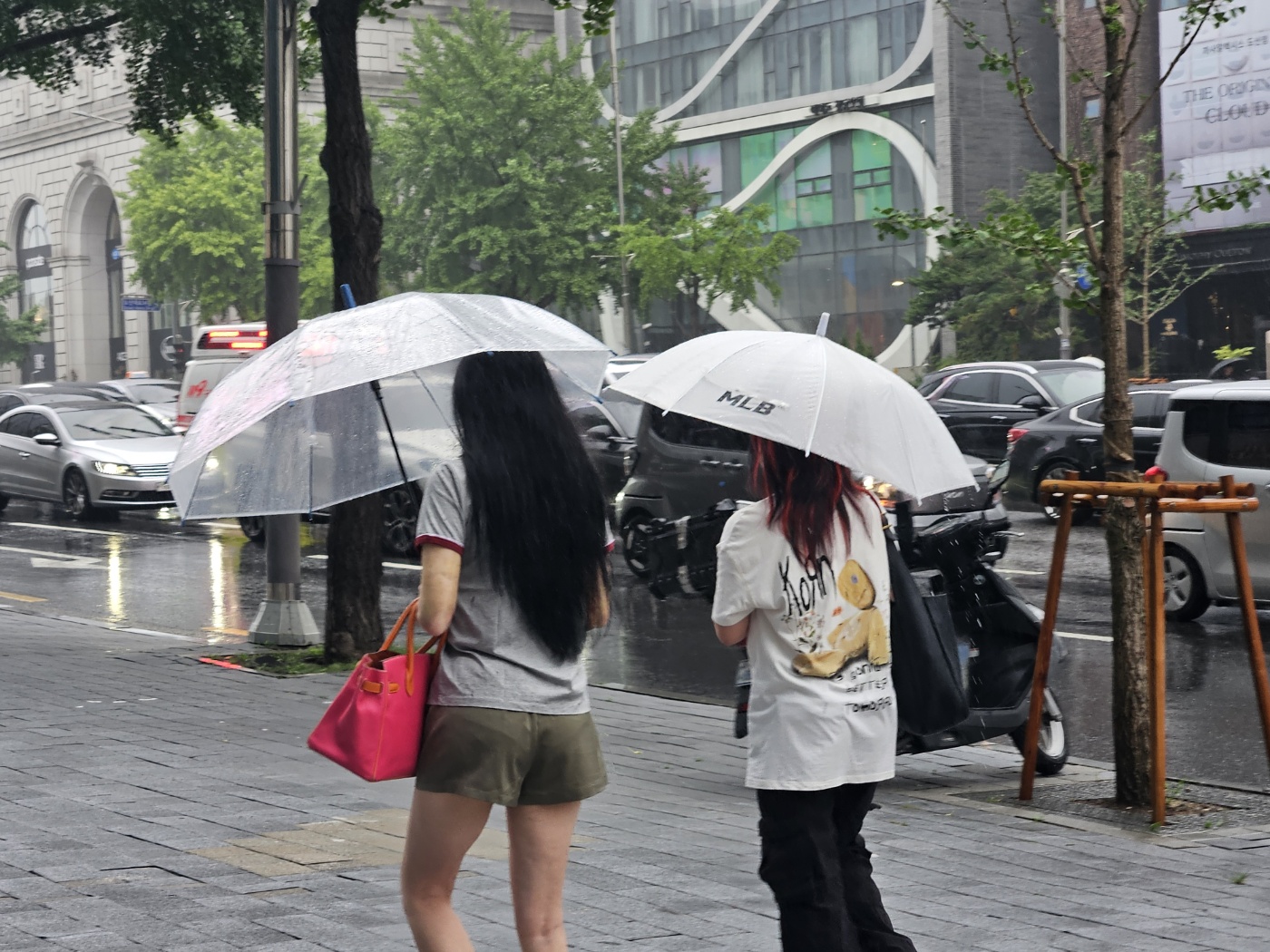 오늘날씨, 전국 폭염 속 곳곳 소나기 최대 60mm…낮 기온 34도 | bnt뉴스