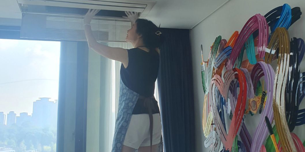 ‘56세’ 채시라, “출장 서비스” 지인 집 에어컨 손수 청소 (feat. 늘씬 보디라인) | bnt뉴스