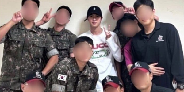 BTS 진, 군대 후임들과 깜짝 재회 ‘훈훈+의리’ | bnt뉴스