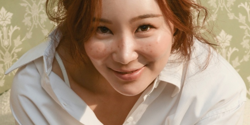 오샤레라이프 김태현 '장난끼 가득한 러블리 페이스' [화보] | bnt뉴스