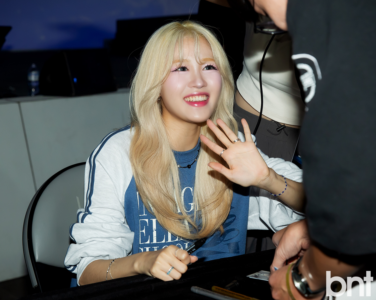 아일리원 아라 '완전 해맑은 미소' [포토] | bnt뉴스