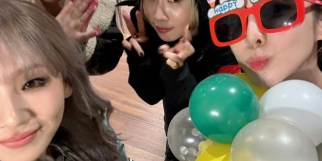 2NE1, 10년만 완전체 생일 축하... ’♥블랙잭’ 니즈 파악 완 | bnt뉴스