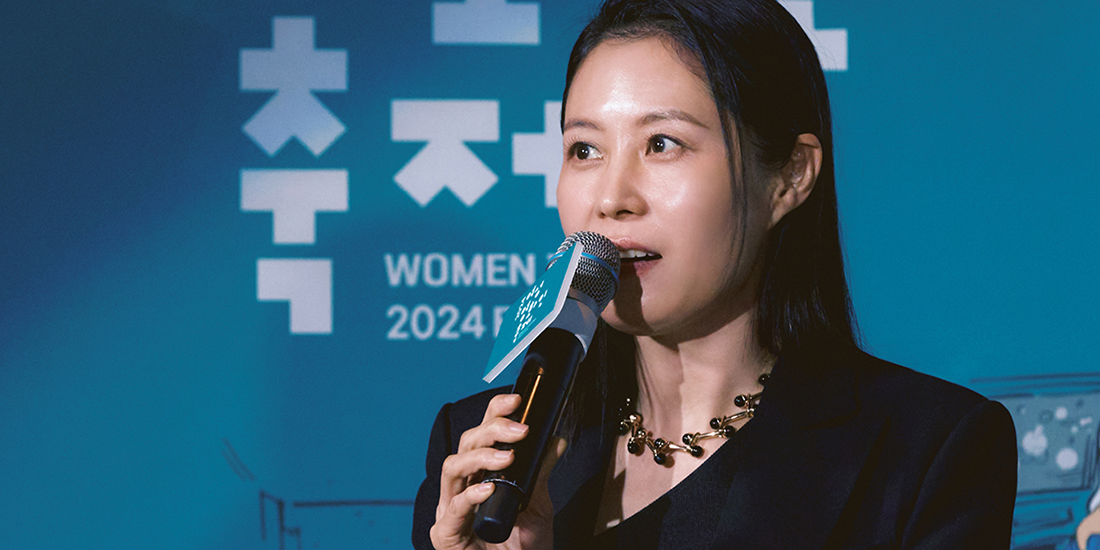 문소리, ‘2024 올해의 여성영화인상’ MC로 활약 | bnt뉴스