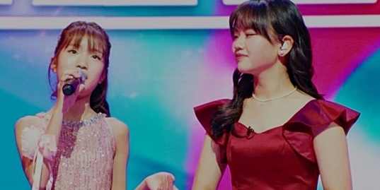 ‘한일톱텐쇼’ 16세 김다현, “젊은 친구들이 자꾸 치고 올라와” | bnt뉴스