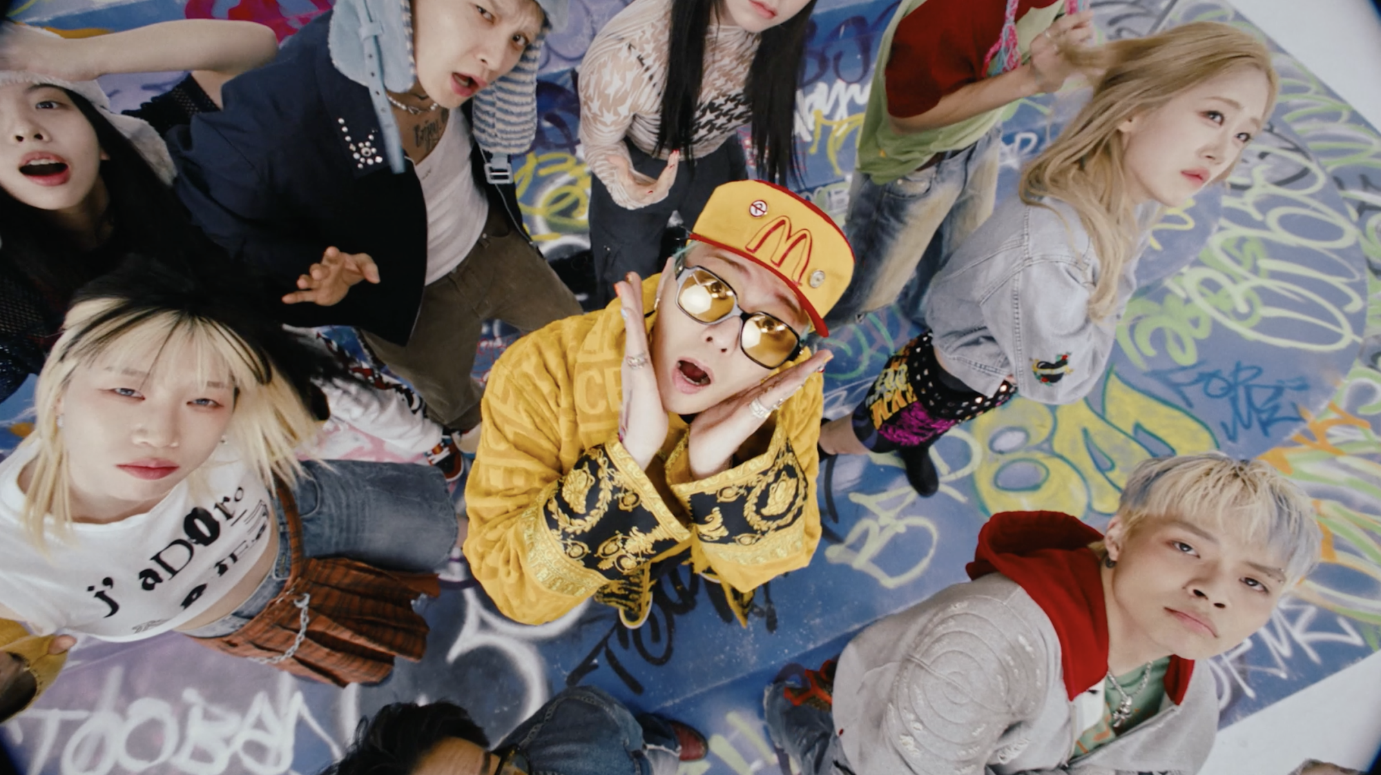 지드래곤 ‘TOO BAD’, 카리나 특별출연 | bnt뉴스