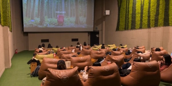 뜨개질+영화 조합?... CGV, 매월 ‘뜨개상영회’ 연다 | bnt뉴스