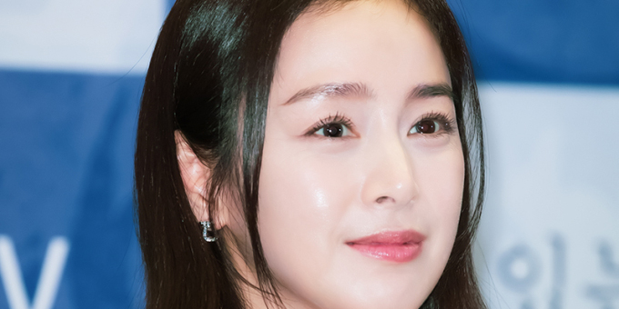 김태희, 촬영 중 5인조 권총 강도 만나... 서둘러 귀국 | bnt뉴스