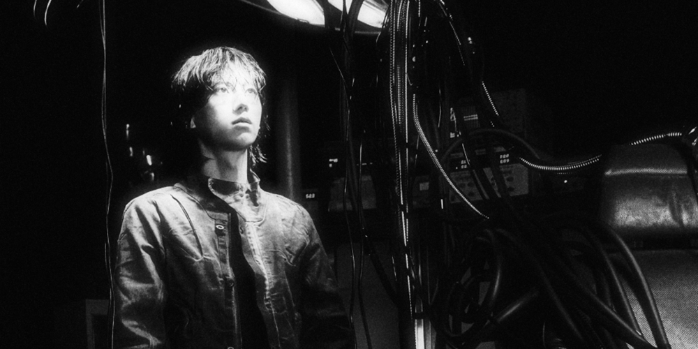 장현승, 신곡 ‘궤도’ 콘셉트 포토 공개... ‘SF급 비주얼’ | bnt뉴스