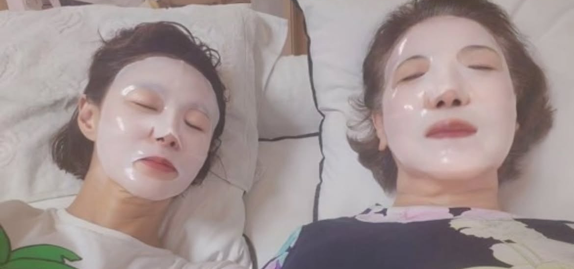 예지원, 90세 母와 자매인 줄...감탄 부른 ‘동안 피부 DNA’ 비결은? | bnt뉴스