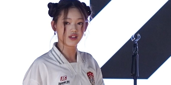 YG, 새 걸그룹 첫 멤버 이벨리 공개... 15살 호주 출신 | bnt뉴스