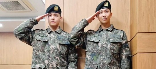 BTS RM·뷔, 오늘(10일) 전역 “WE ARE BACK” | bnt뉴스