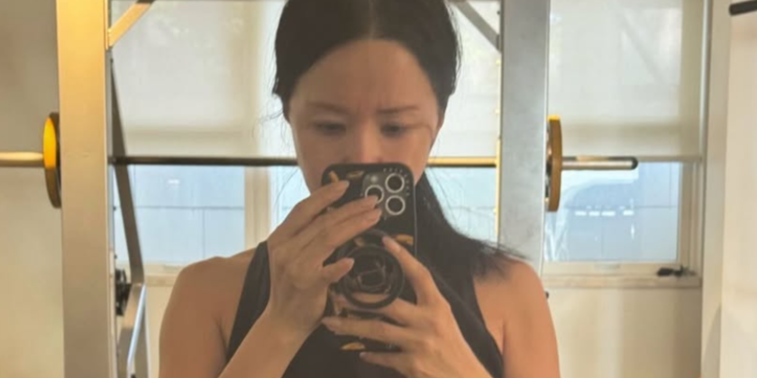 ‘55세’ 엄정화, 선명한 王자 복근 공개 | bnt뉴스