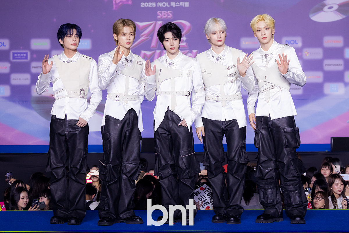 투모로우바이투게더 '안녕, SBS 가요대전 섬머' [포토] | bnt뉴스