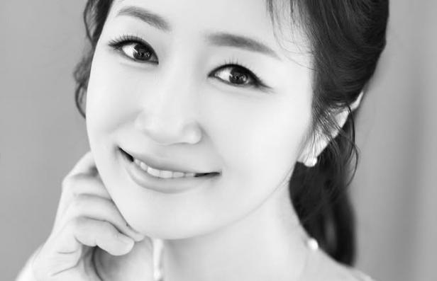 “컬러가 사라지니” 이향주, 흑백 속 빛난 우아한 매력 | bnt뉴스